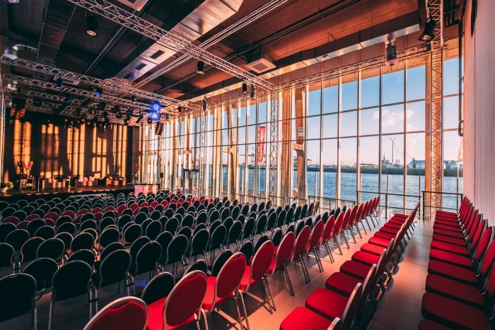 Opernloft im Alten Fährterminal Altona - Theater in Hamburg